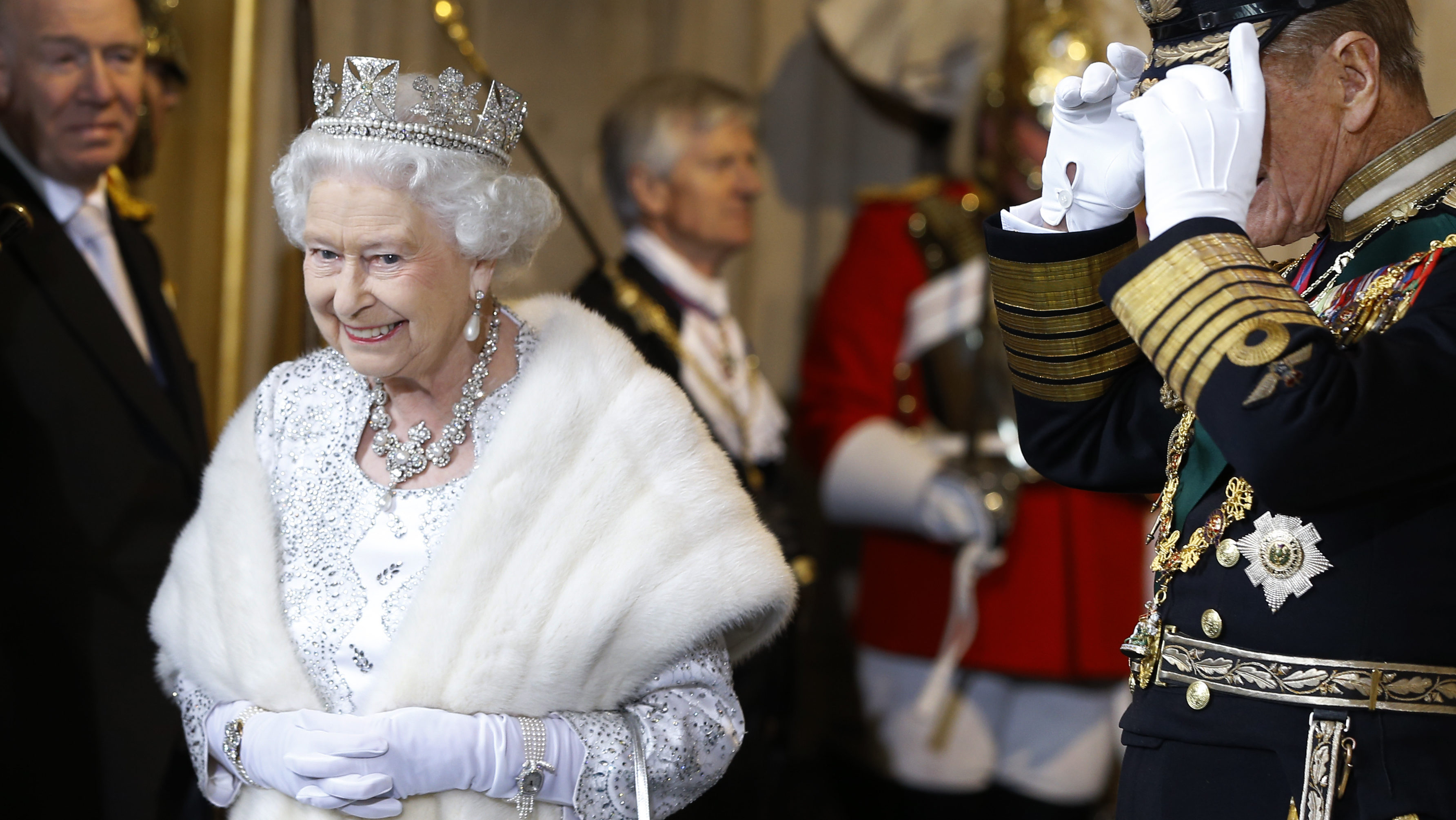 The Queen Says Goodbye to Fur | twib.news