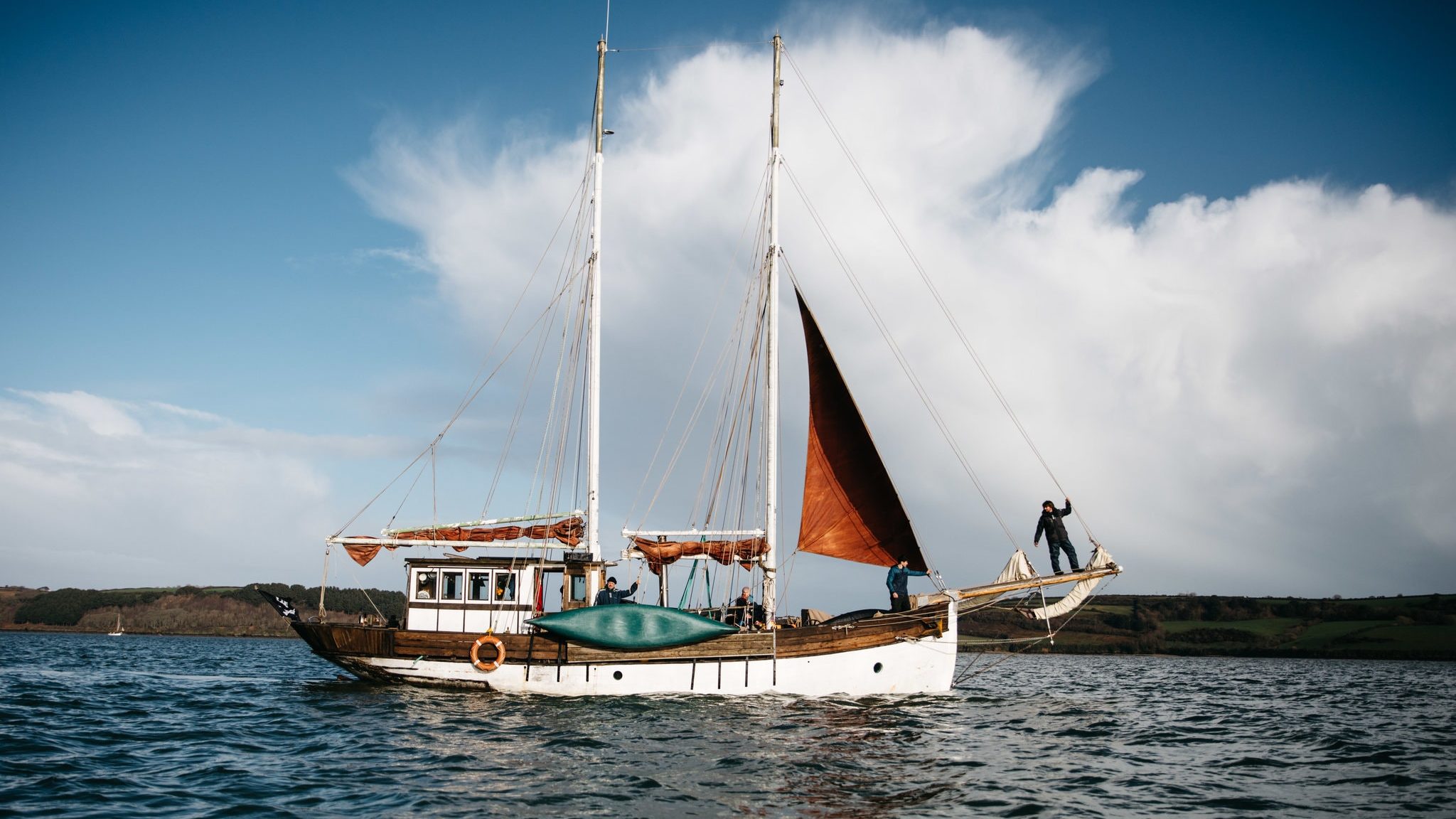 Volunteers Set Sail to Remove Plastic From the Oceans | twib.news