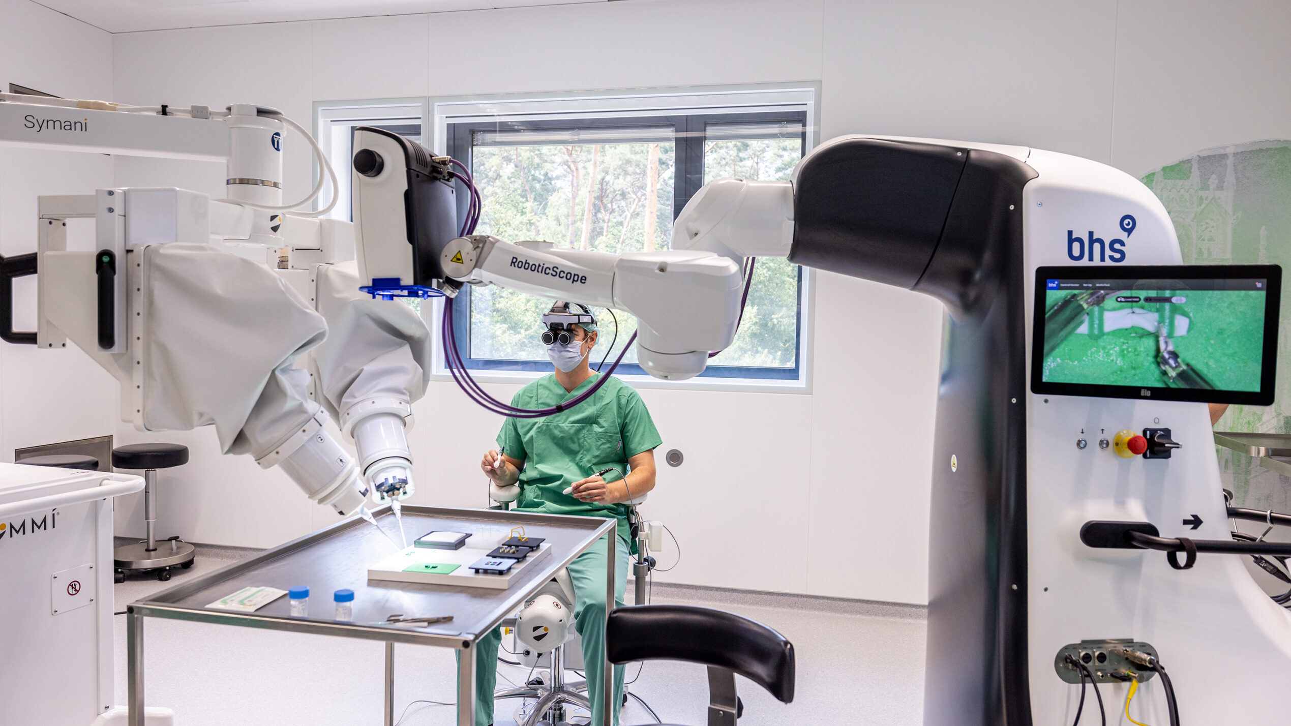 Microsurgery Milestone: Robots Help Surgeons Repair the Finest Nerves ...