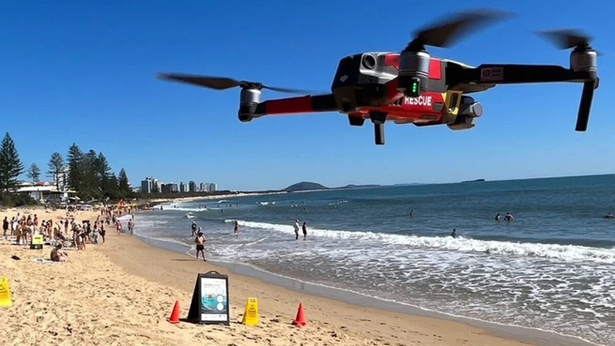 Safety at the Beach: Drone Scans Ocean for Sharks Nearby | twib.news
